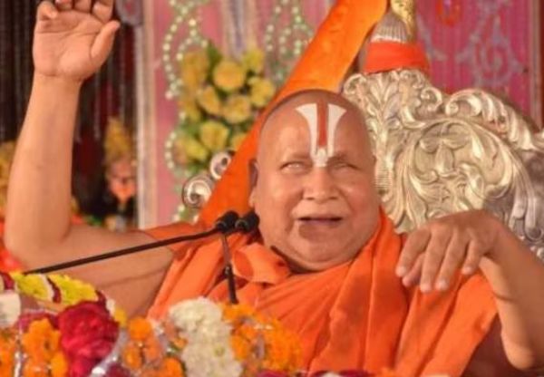 Jagadguru Rambhadracharya कौन हैं जिन्हें पीएम मोदी ने बताया गुरु